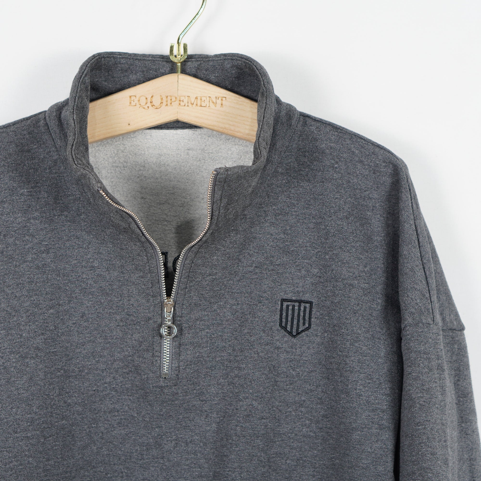 Maya Delorez – Equipement Sverige AB